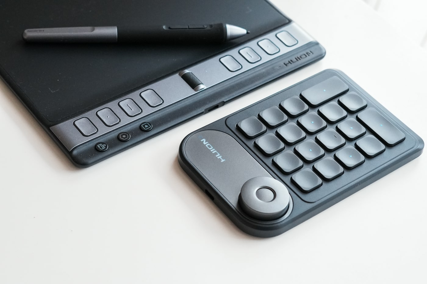 【レビュー】HUION 左手デバイス Keydial miniは、クリエイティブ操作を加速させるアイテム（ビジネス利用でも威力を発揮 ...